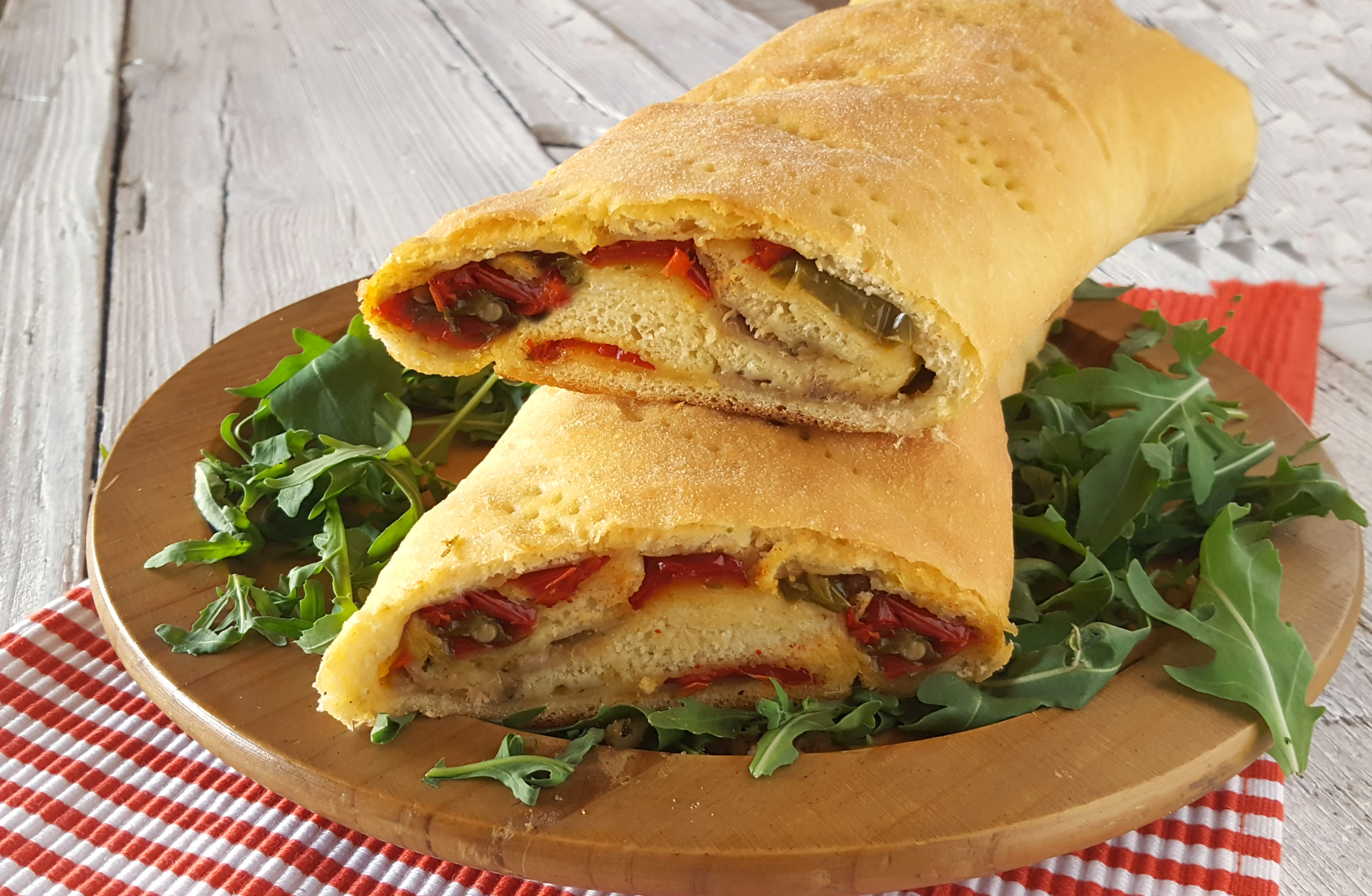 Scaccia ai peperoni un rustico gustoso e profumato