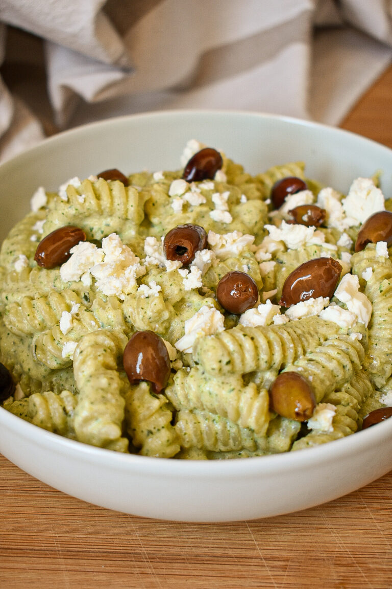 Pasta con zucchine feta e olive - Alè si mangia!