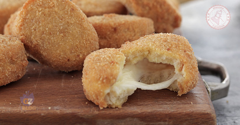 CROSTINI DI PANE FRITTI con mozzarella ricetta antipasto facile
