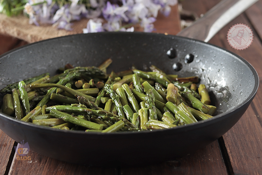 Asparagi in padella senza bollirli ricetta contorno facile