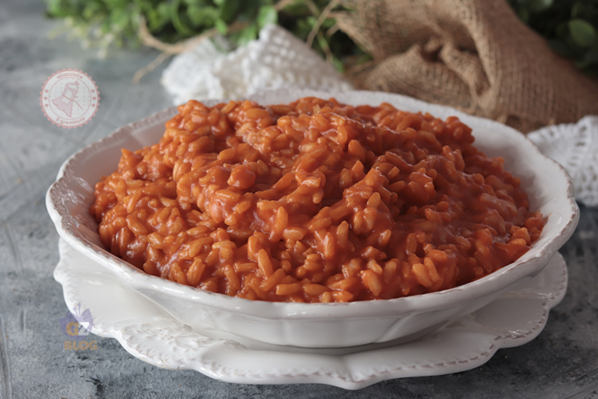 Risotto al pomodoro ricetta facile e veloce pronto in pochi minuti