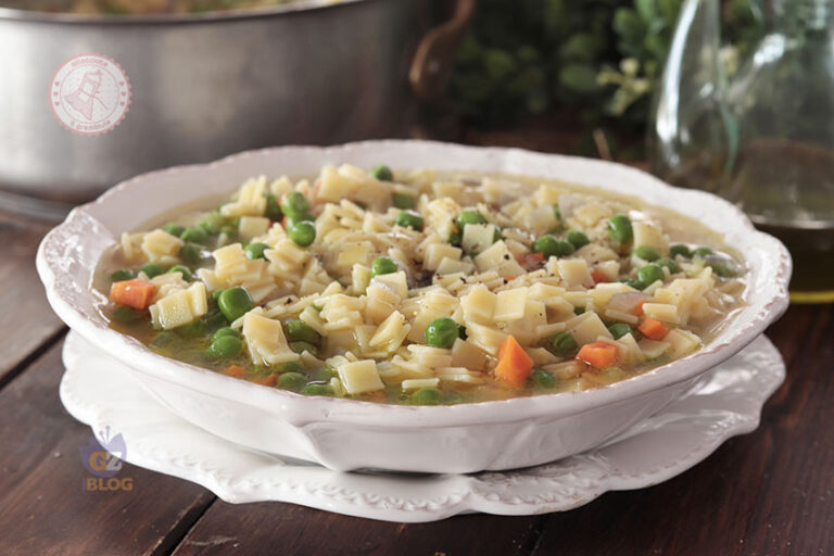 Quadrucci in brodo ricetta primo piatto facile e veloce