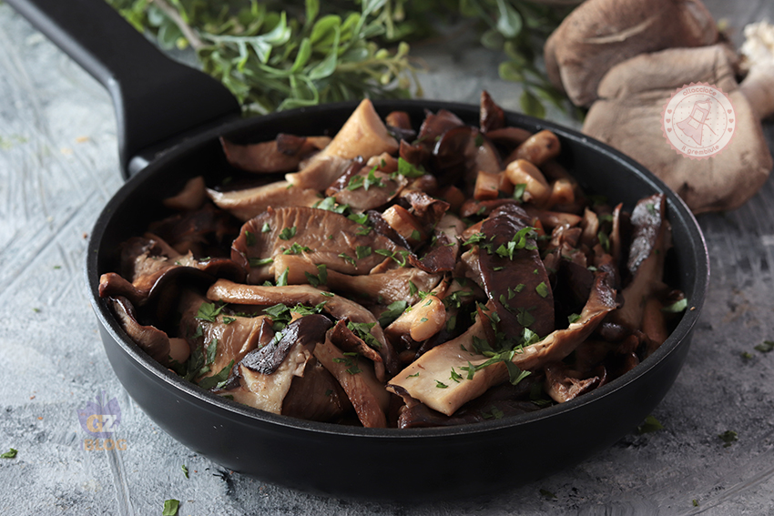 Funghi cardoncelli in padella ricetta facile funghi coltivati