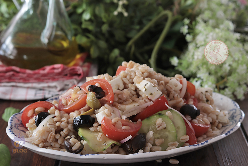 Insalata di orzo alla greca ricetta facile e veloce da conservare in frigo