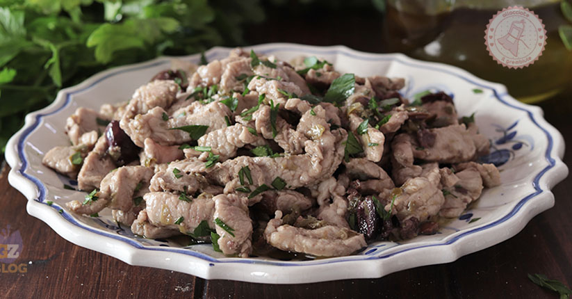 Straccetti di vitello in padella con olive e capperi ricetta secondo ...