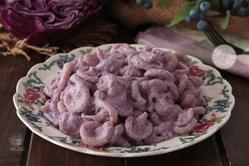 Pasta al pesto di cavolo viola ricetta facile e veloce pronta in 10 minuti