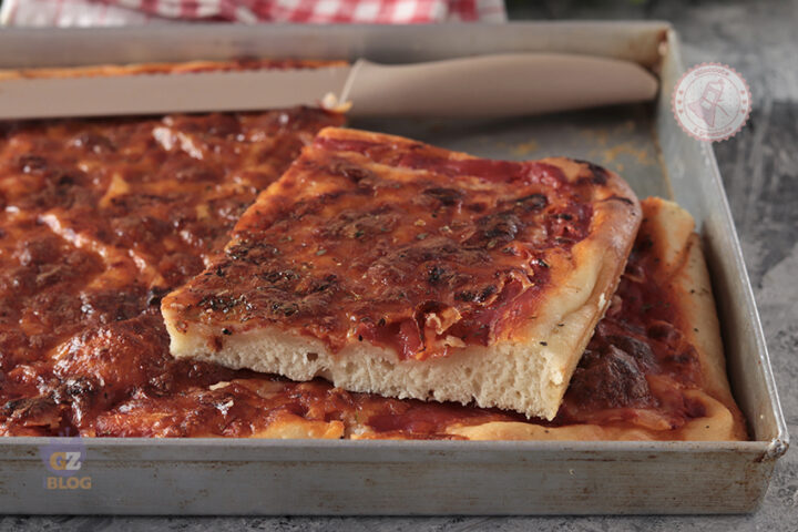 Pizza in teglia e nel forno di casa ricetta facile infallibile
