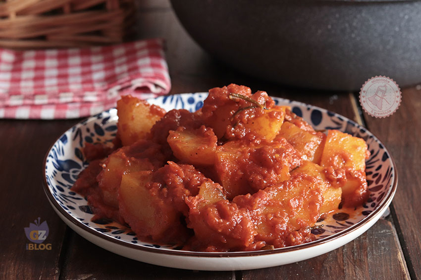 Patate in umido ricetta della nonna contorno facile saporito