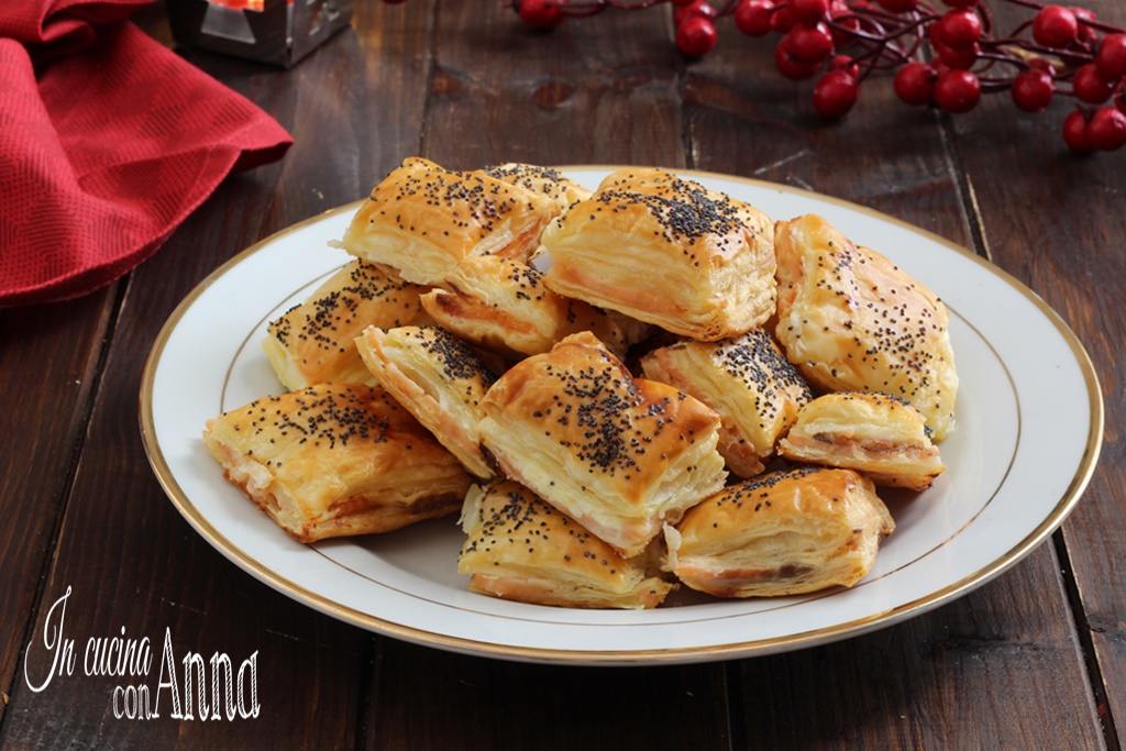 RUSTICINI AL SALMONE E STRACCHINO in pochi minuti rustici saporitissimi!