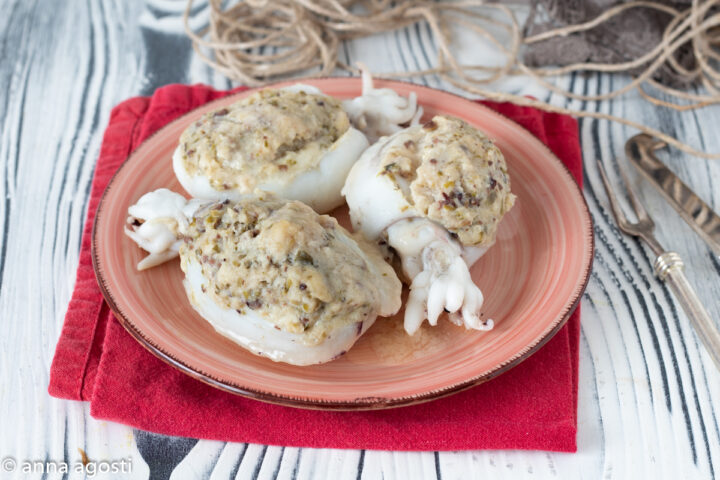 Seppie ripiene cotte in padella in bianco ricetta seppioline farcite