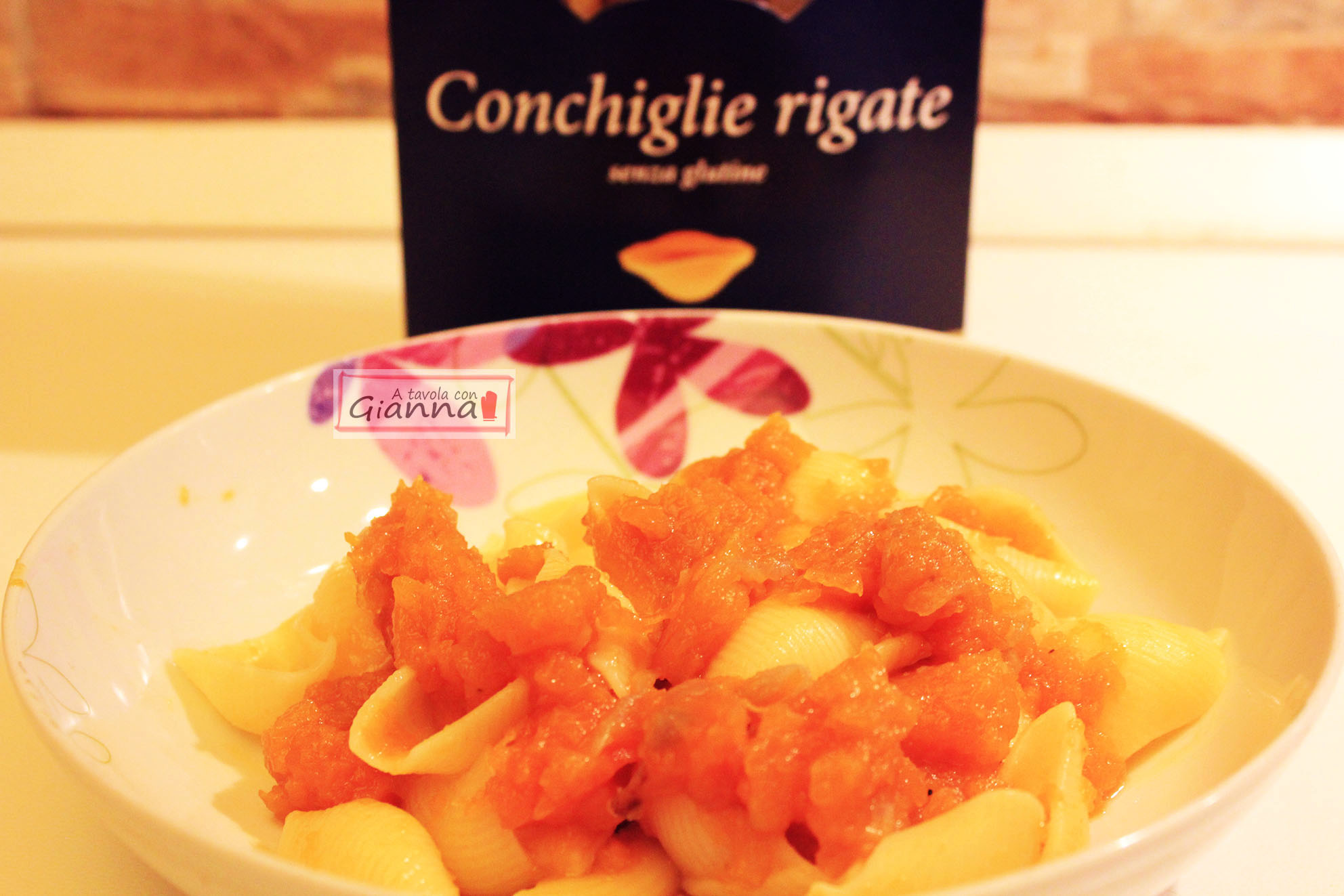 Conchiglie rigate senza glutine con cubotti di zucca all'acqua | A ...