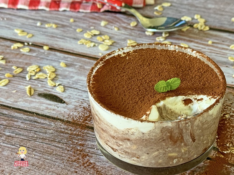 PORRIDGE AL CACAO con YOGURT E FIOCCHI DI AVENA - A Tavola con Tea