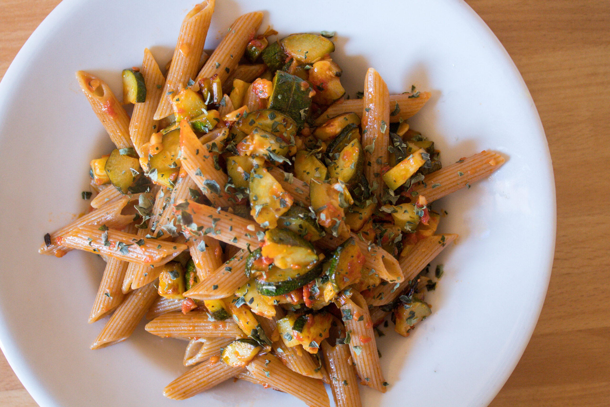 Penne integrali con zucchine e limone • Che cosa mangio oggi?