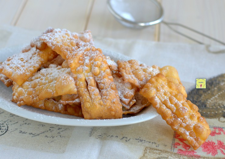 Chiacchiere la ricetta perfetta, ricche di bolle, croccanti e irresistibili