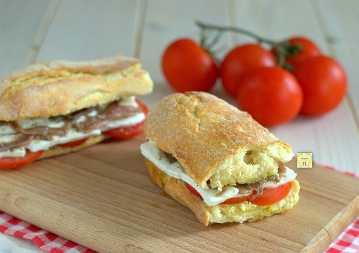 Pane cunzato piatto tipico siciliano, facile da fare e ricco di gusto