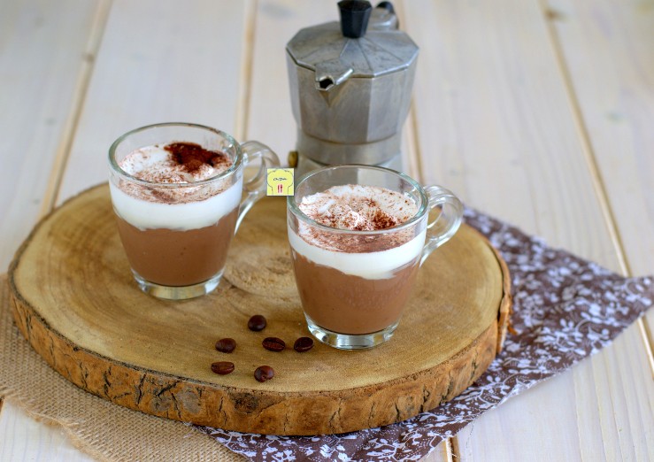 Crema calda al Caffè gustoso dessert caldo e avvolgente