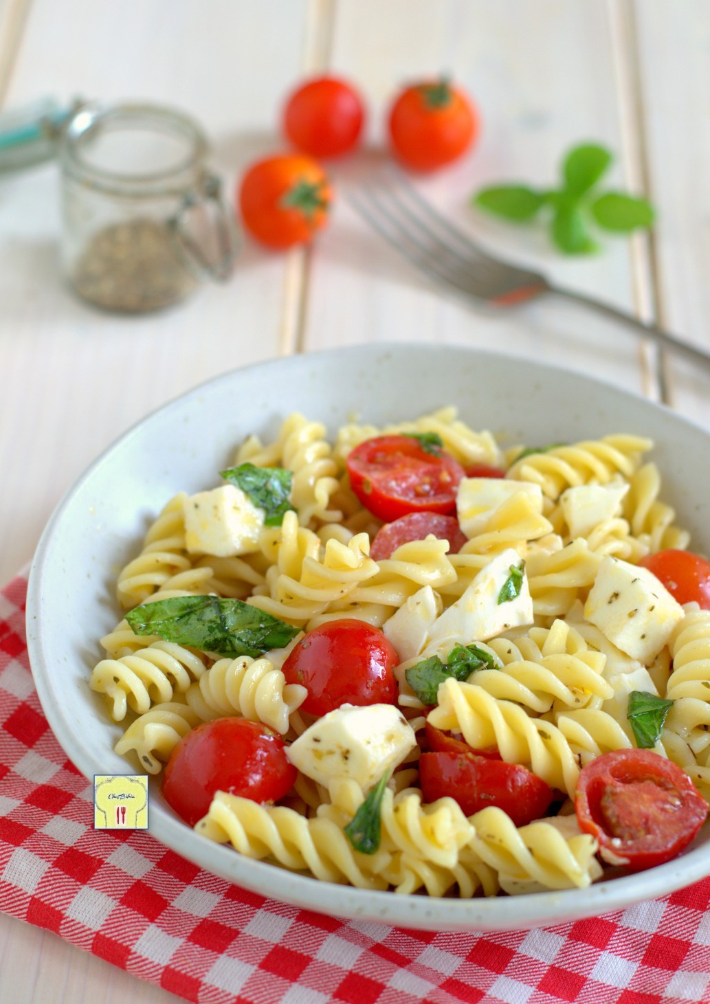 Pasta fredda alla caprese primo piatto estivo facile e sfizioso
