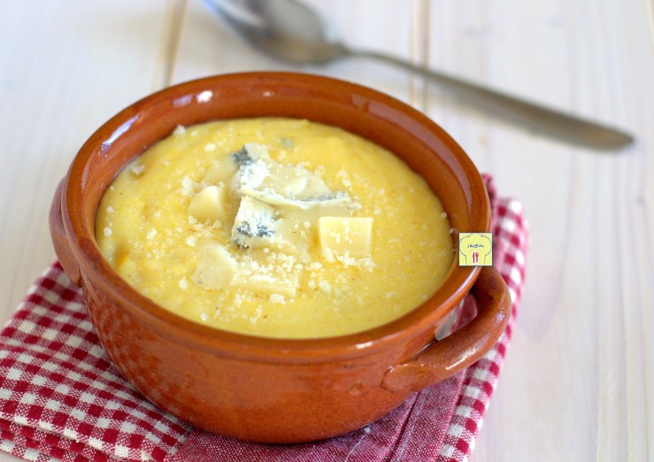 Polenta ai formaggi gustoso piatto unico facile e veloce