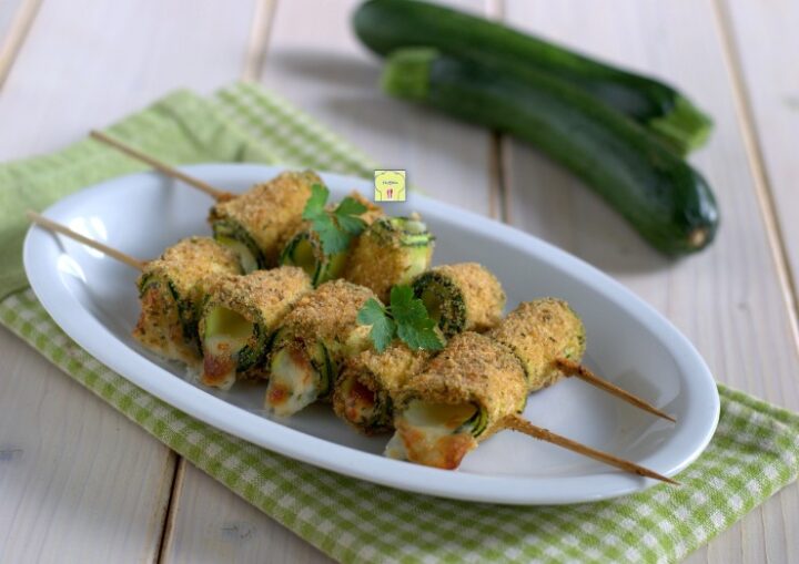 Spiedini di zucchine in friggitrice ad aria croccanti fuori filanti dentro