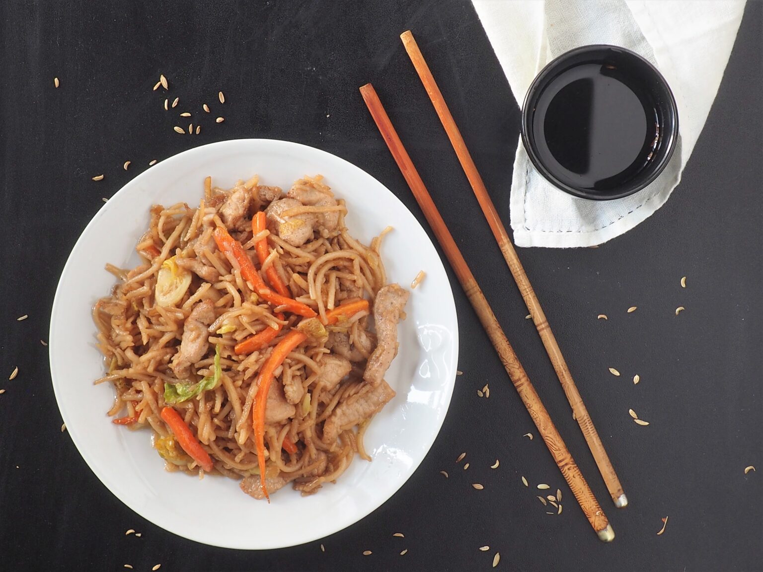 Noodles di riso con straccetti di maiale - CHIWAWA IN CUCINA