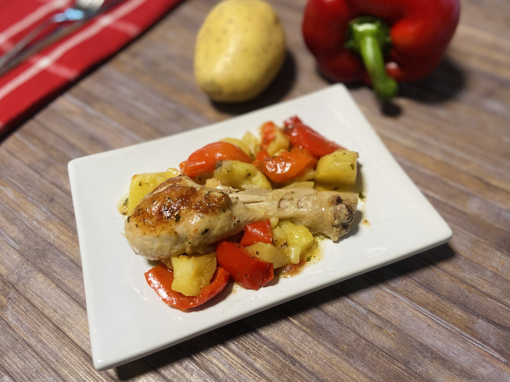 Cosce di pollo con peperoni e patate - ClapFood
