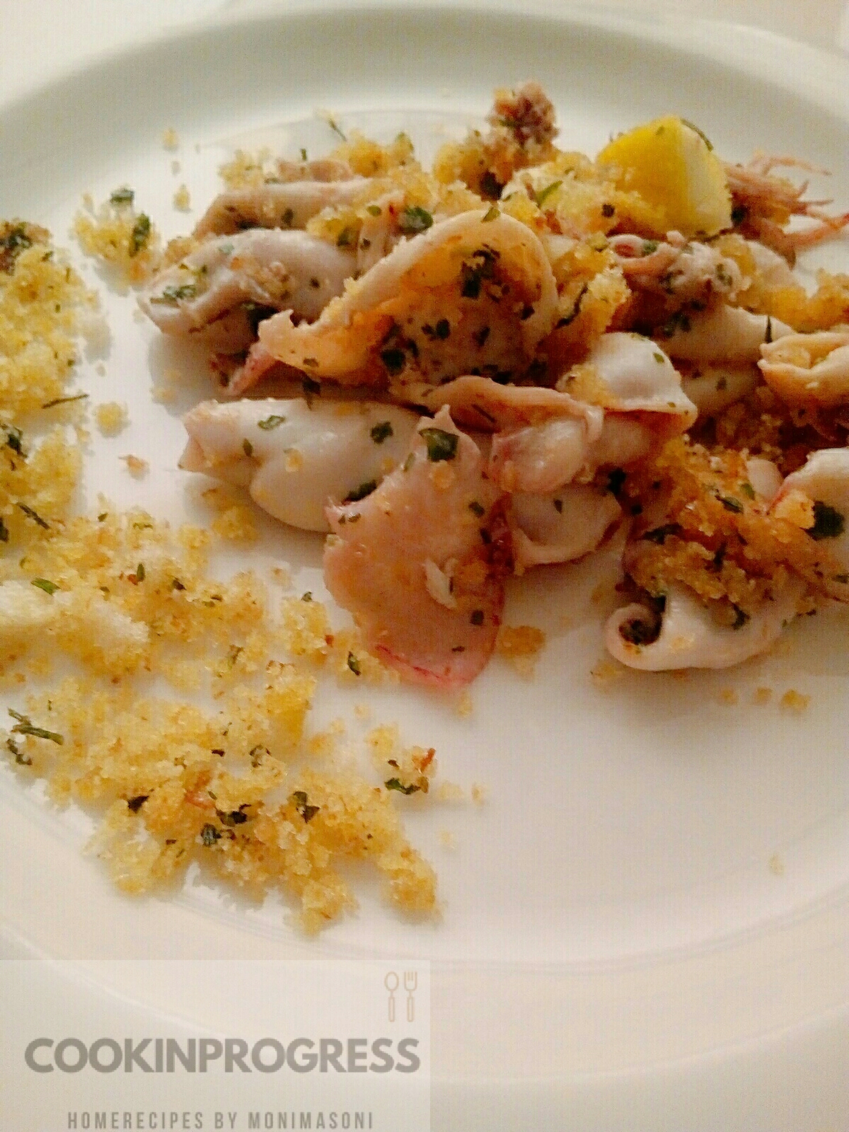 Spadellata di calamaretti spillo e briciole aromatiche - CookinProgress