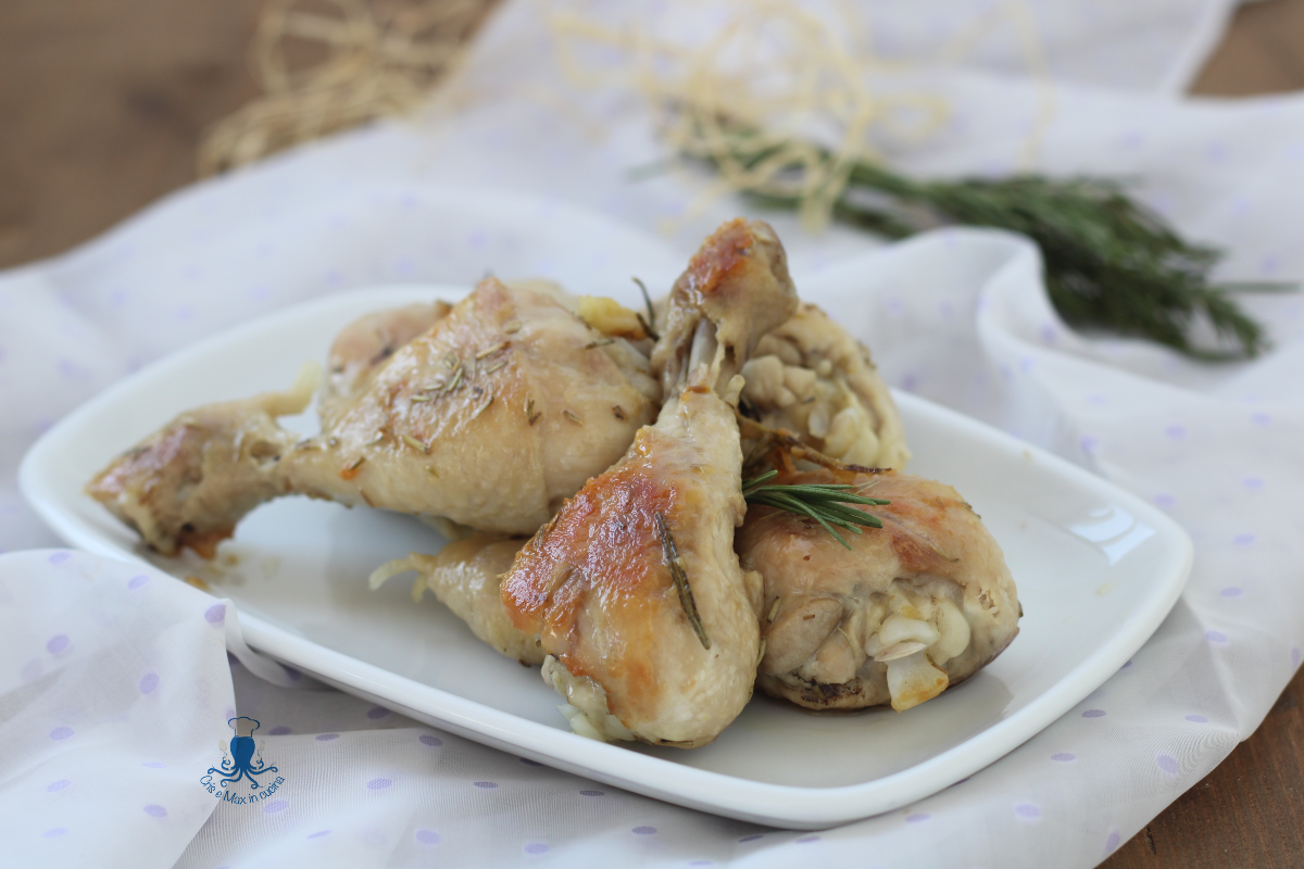 Fusi di pollo al latte con patate, secondo piatto completo.