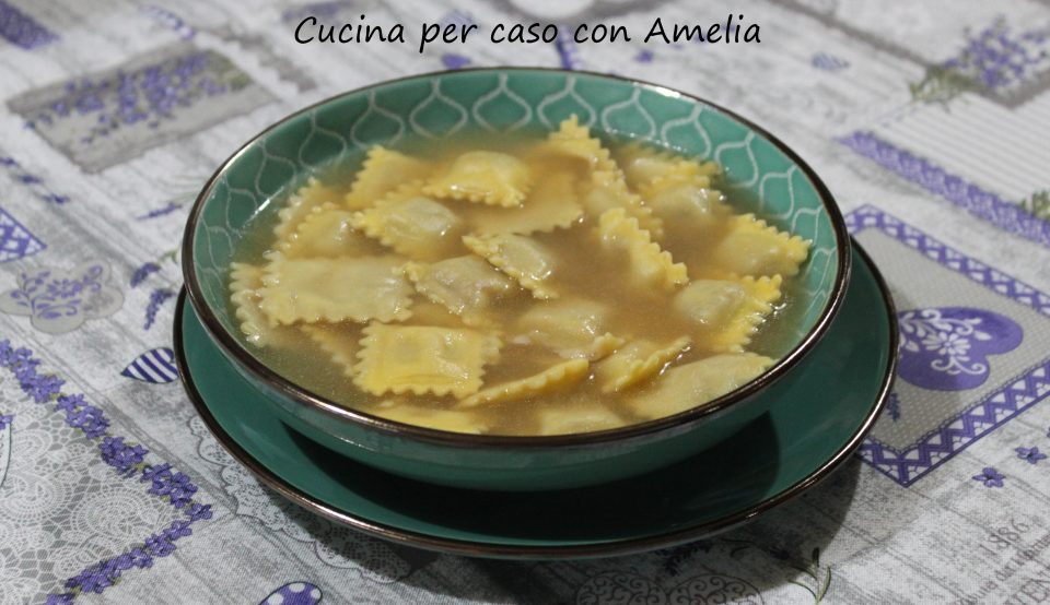 Raviolini di carne in brodo, ricetta - Cucina per caso con Amelia