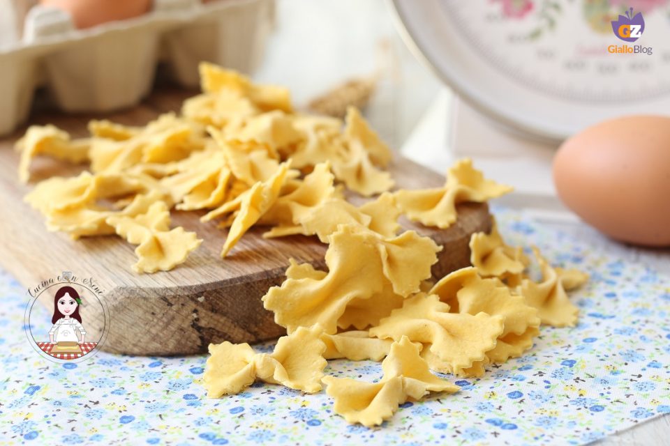 FARFALLINE all'uovo perfette per minestre e brodo - Cucina con Nenè