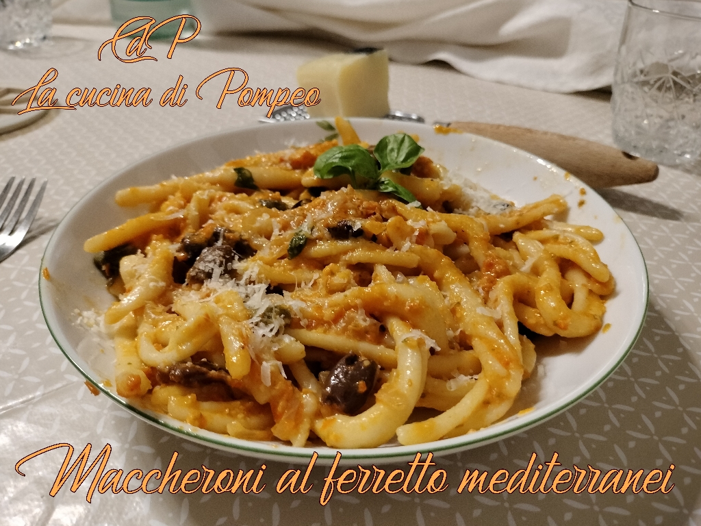 MACCHERONI CAPPERI E OLIVE
