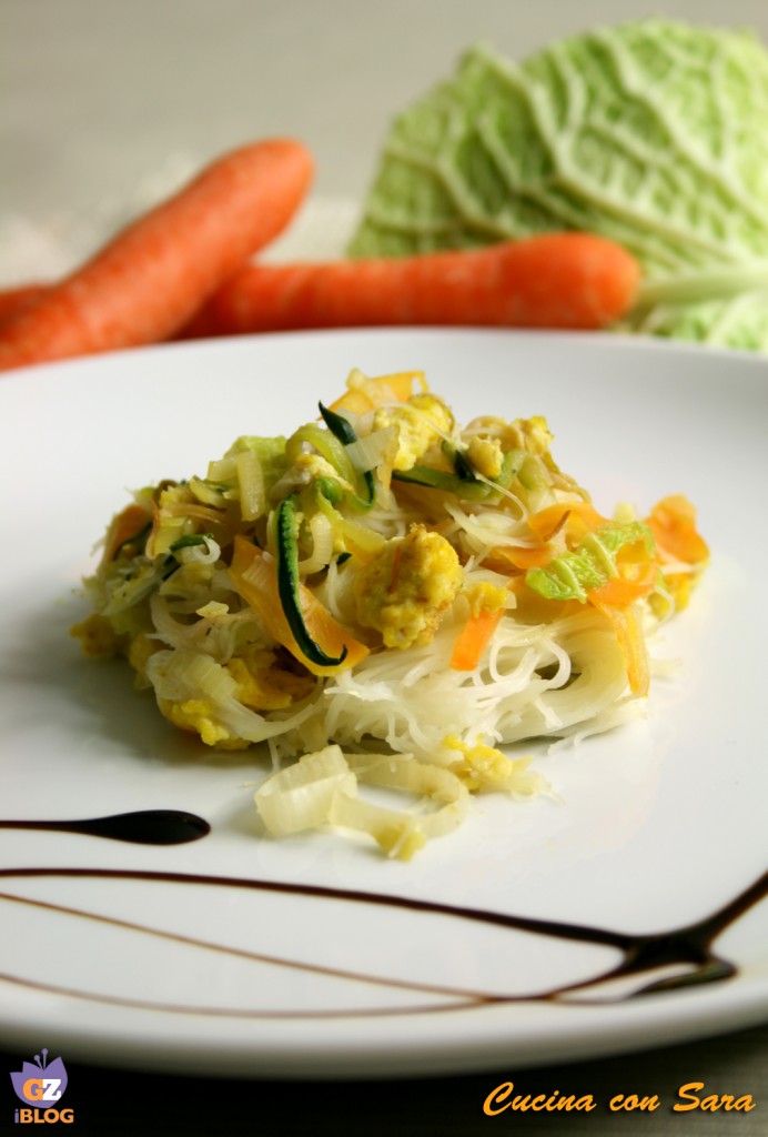 Spaghetti di riso vegetariani - ricetta cinese /CUCINACONSARA
