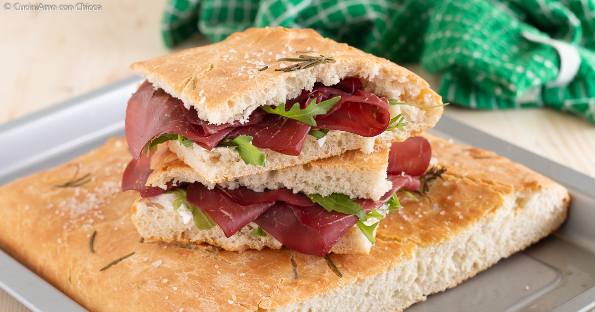 Focaccia farcita con bresaola e rucola - CuciniAmo con Chicca