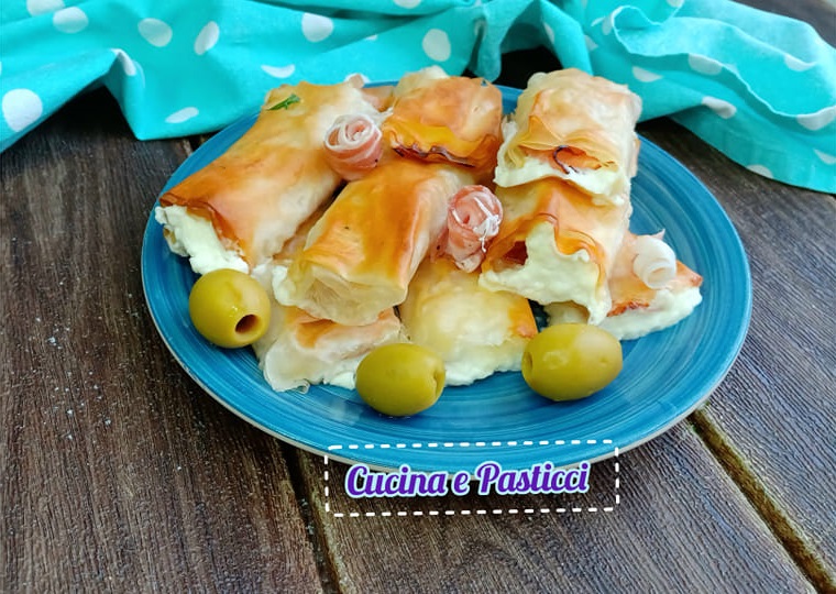 Involtini di pasta fillo con stracchino e prosciutto