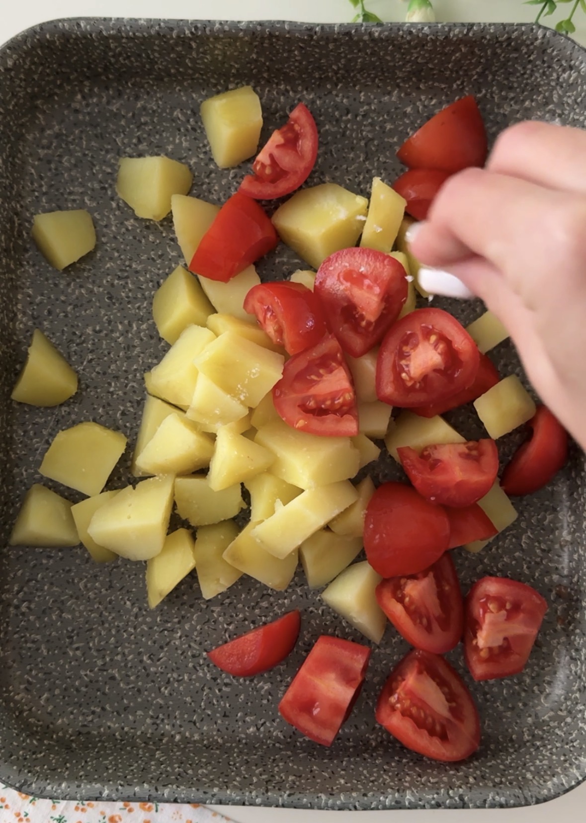FETA CON PATATE E POMODORINI ricetta veloce
