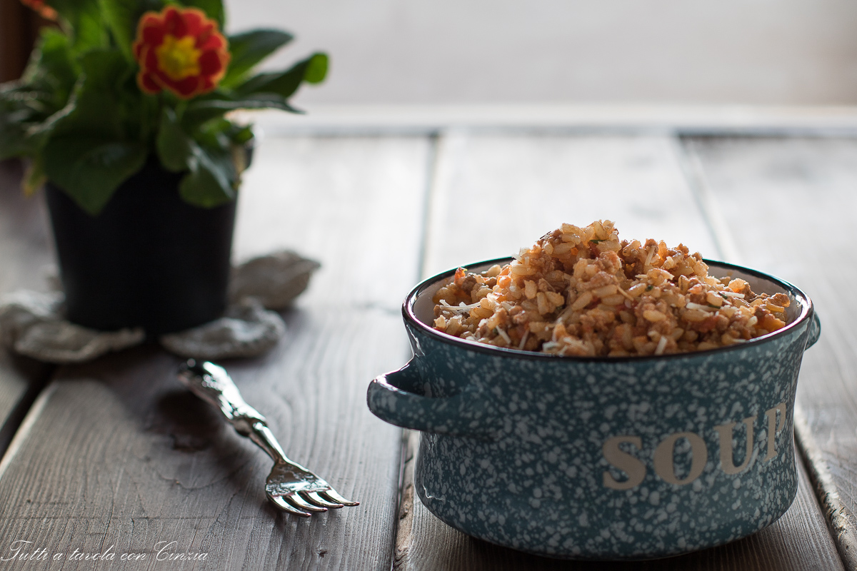Riso integrale al ragù di carne veloce e saporito