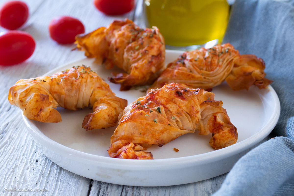 CORNETTI DI PASTA FILLO al gusto pizza fragranti e facilissimi da fare