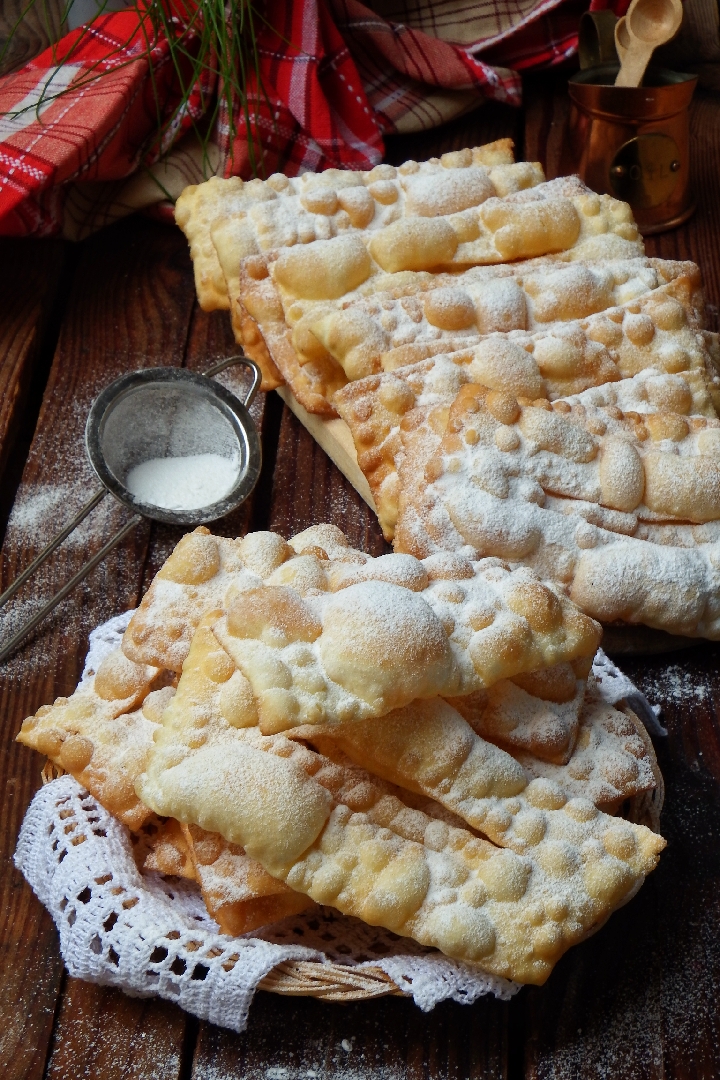 CHIACCHIERE – I SAPORI DI CASA