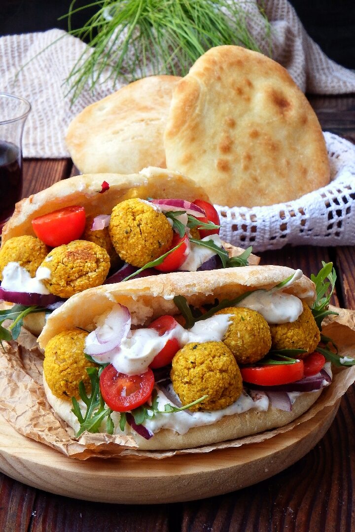 PITA CON FALAFEL E TZATZIKI – I SAPORI DI CASA