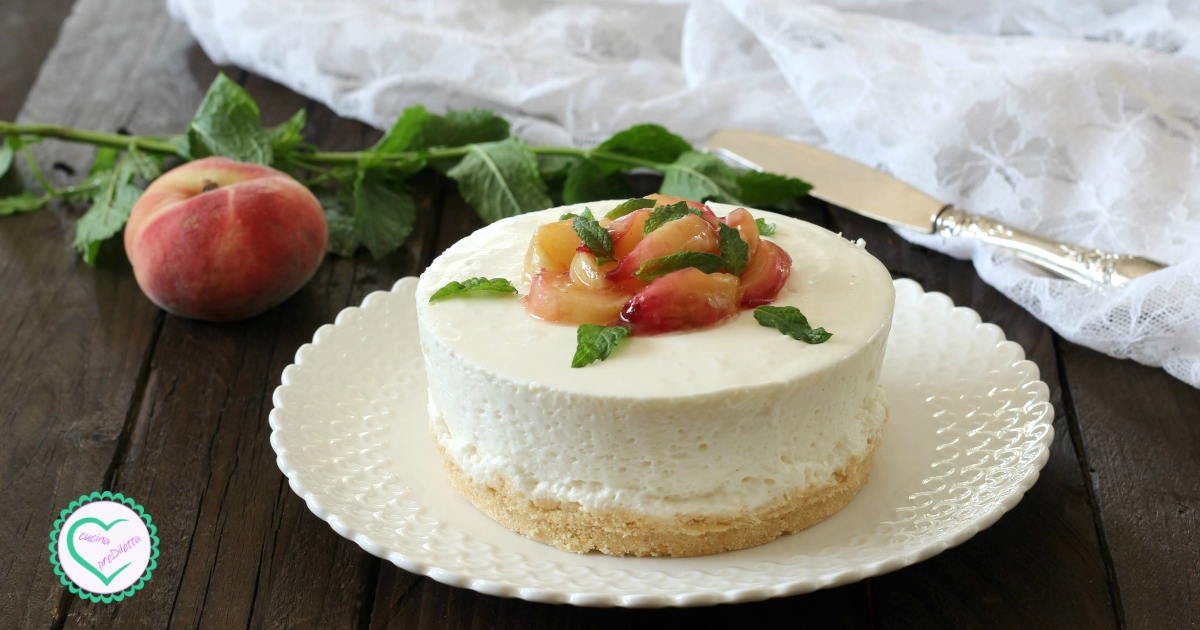 Cheesecake con pesche caramellate senza cottura | cucina preDiletta