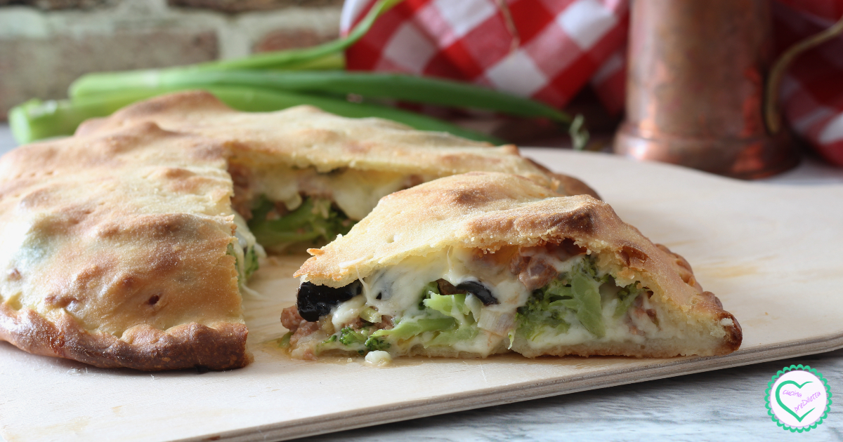 Scacciata con broccoli e salsiccia - scacciata catanese | cucina preDiletta