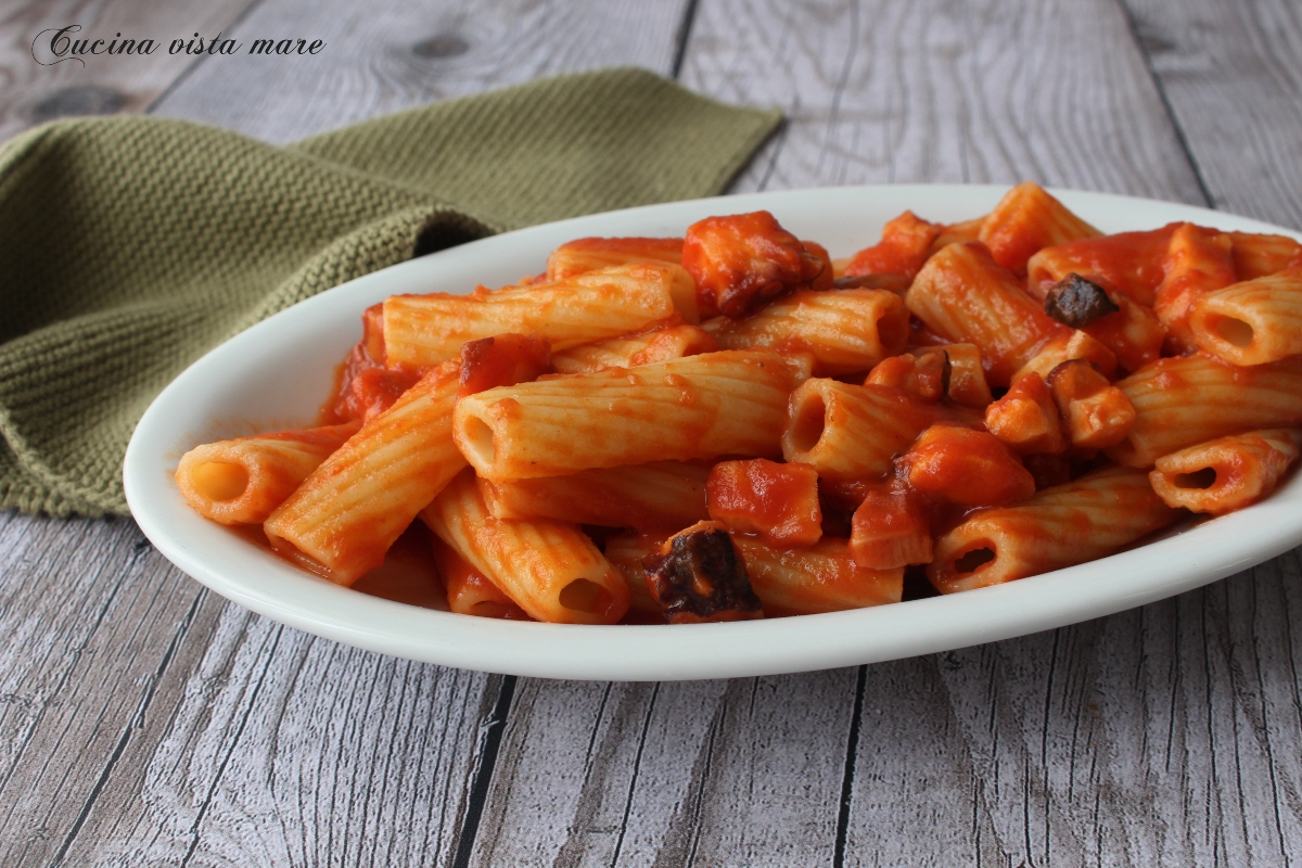 Pasta al ragù di polpo - Cucina vista mare