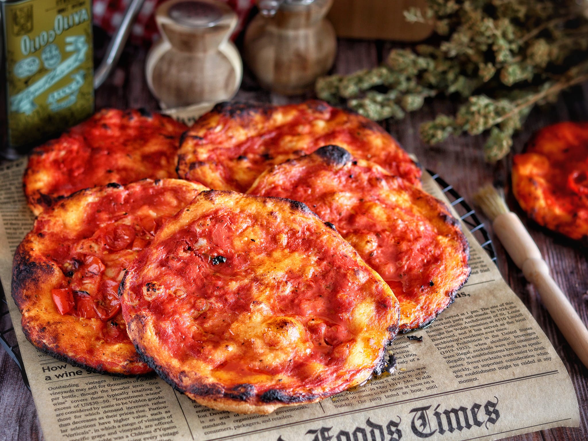 Pizzette rosse romane - Blog di cuciniAMO e mangiAMO