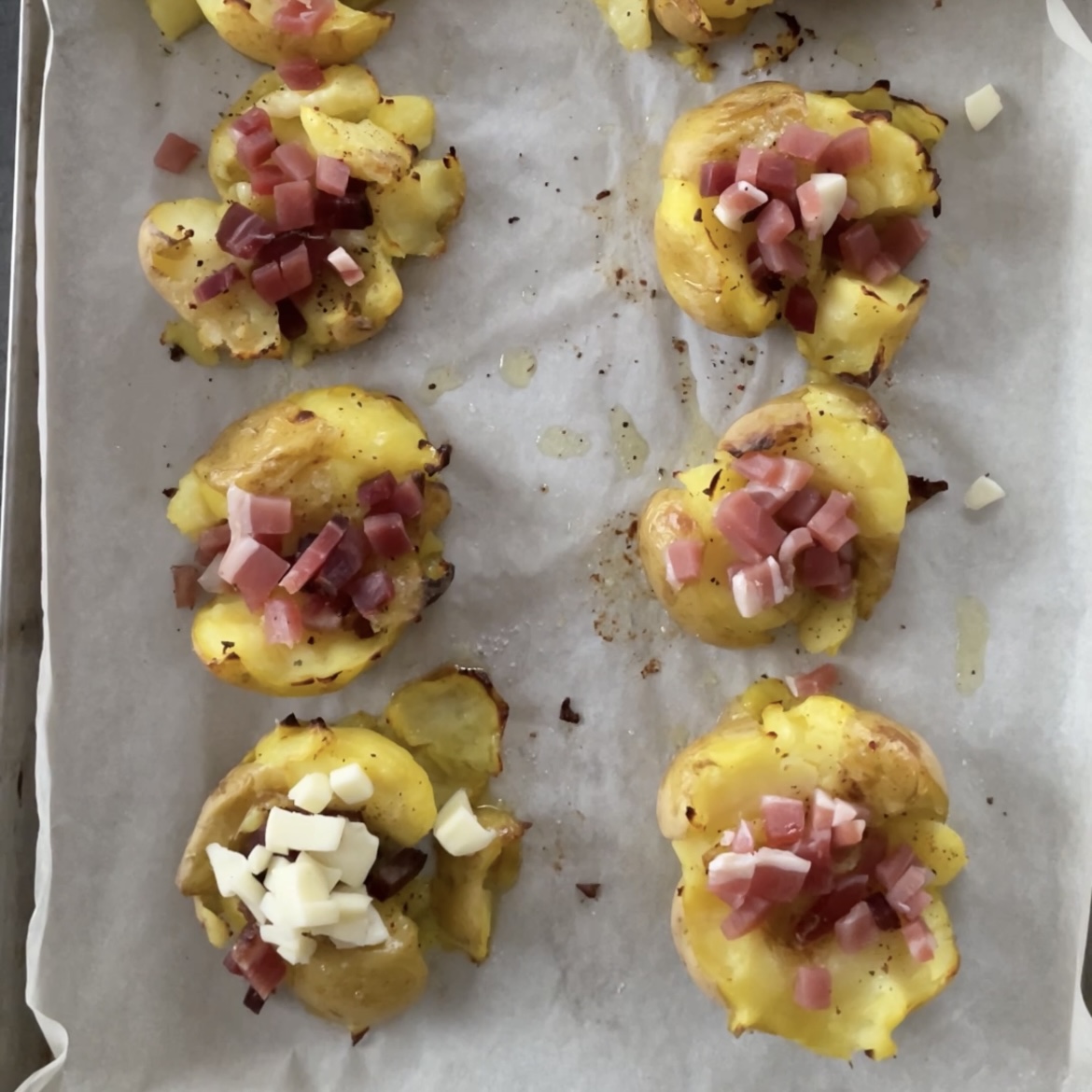 patate schiacciate al forno ricetta patate al pugno al forno speck