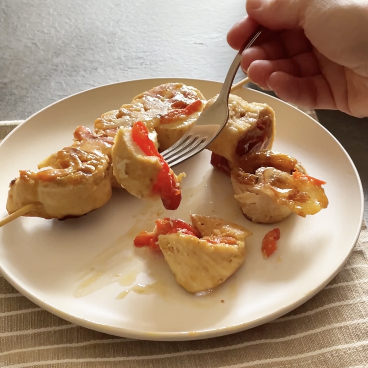 RotolinI di pollo e peperoni ricetta involtini di pollo con peperoni in ...