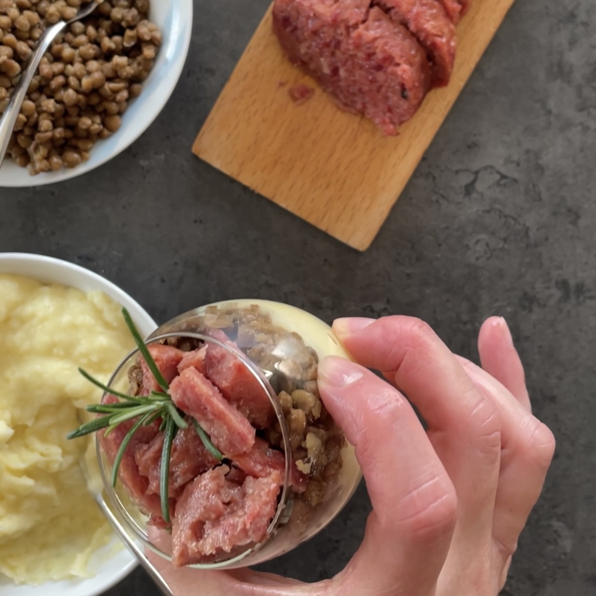 antipasto con cotechino ricetta bicchierini di lenticchie e cotechino