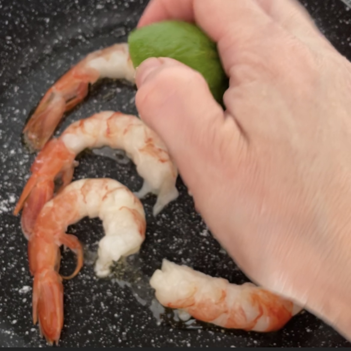 cestini di sfoglia ripieni salati con gamberi ricetta con stampo muffin