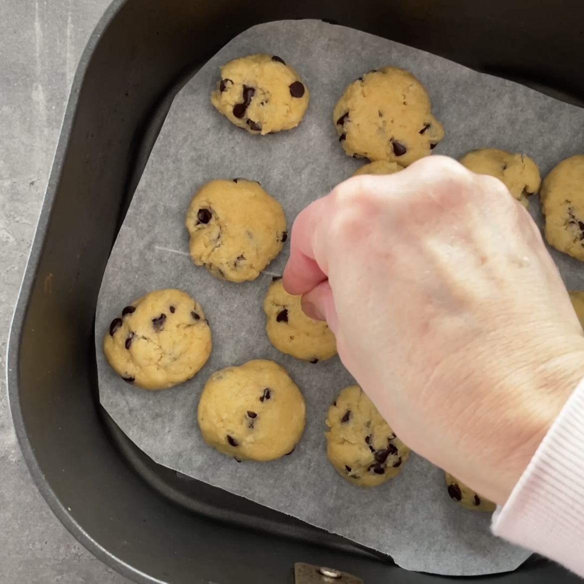 Biscotti in friggitrice ad aria ricetta cookies con gocce di cioccolato