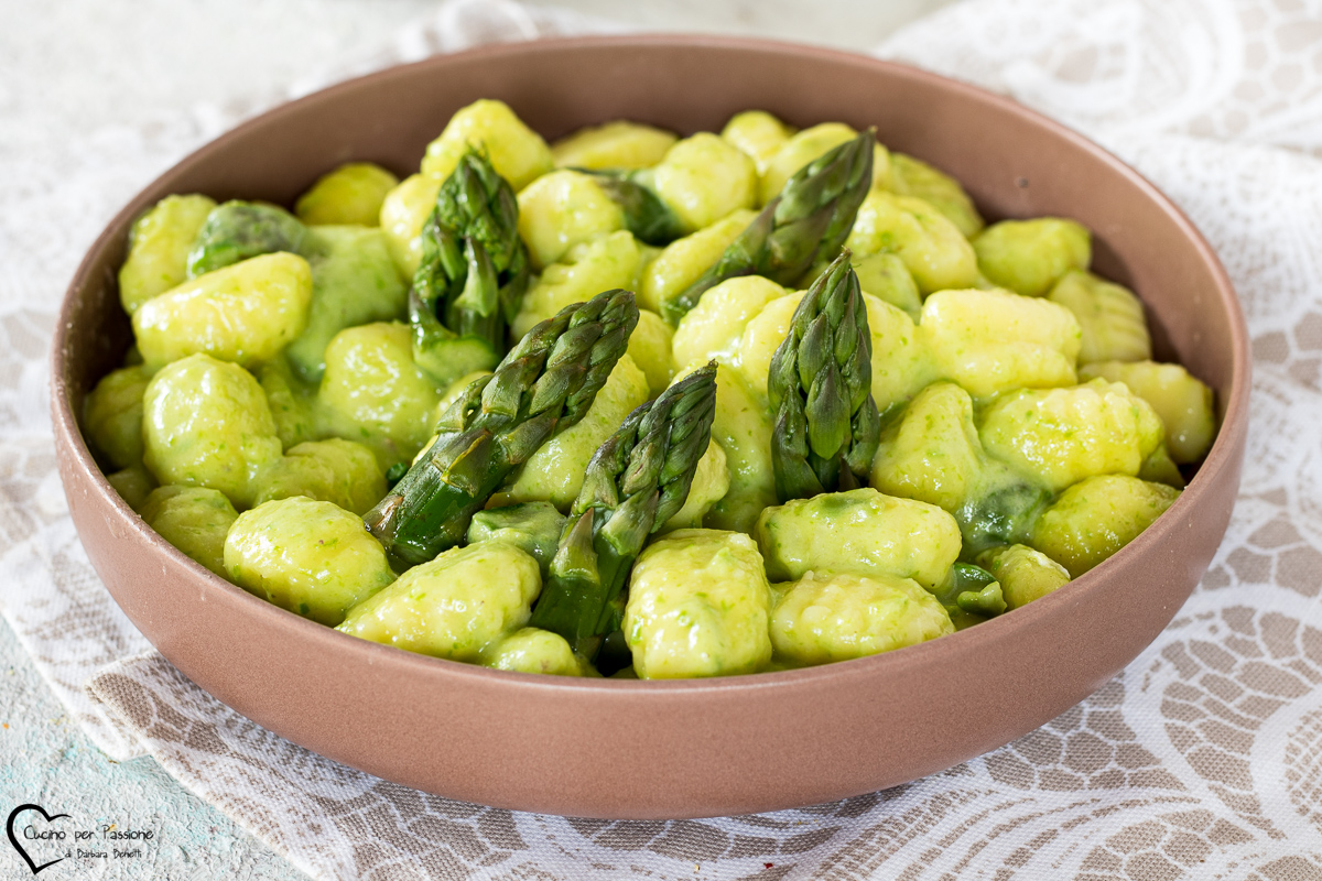 gnocchi agli asparagi ricetta gnocchi cucina italiana crema asparagi