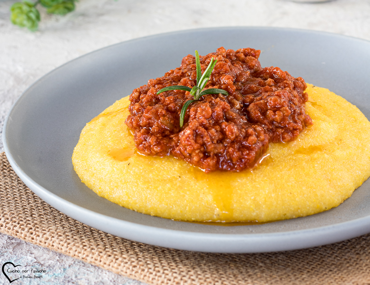 Polenta al ragù ricetta polenta al sugo di carne cucina italiana