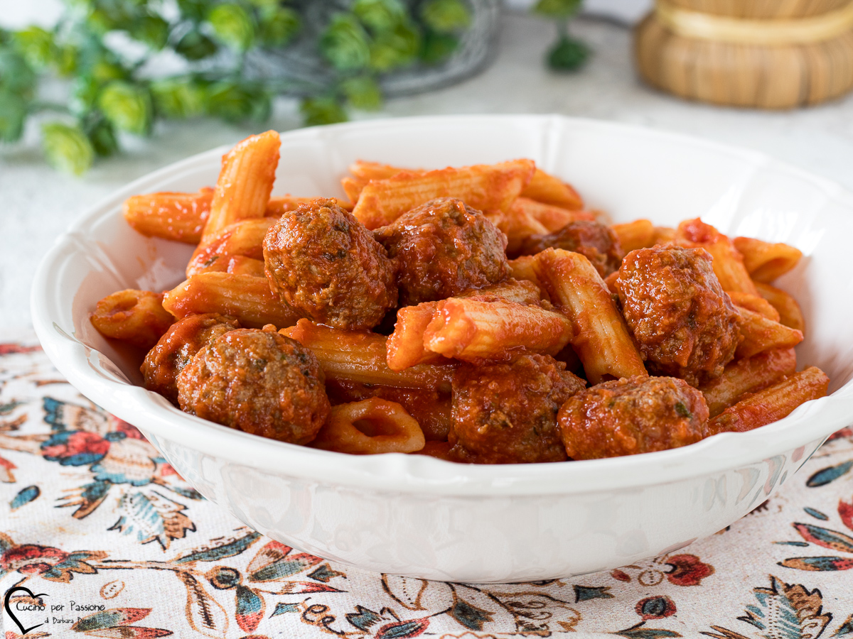 Pasta con le polpette ricetta sugo con le polpettine della nonna
